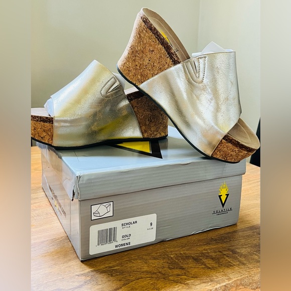 Very Volatile | Shoes | Nib Very Volatile Gold Platform Wedge Slide ...